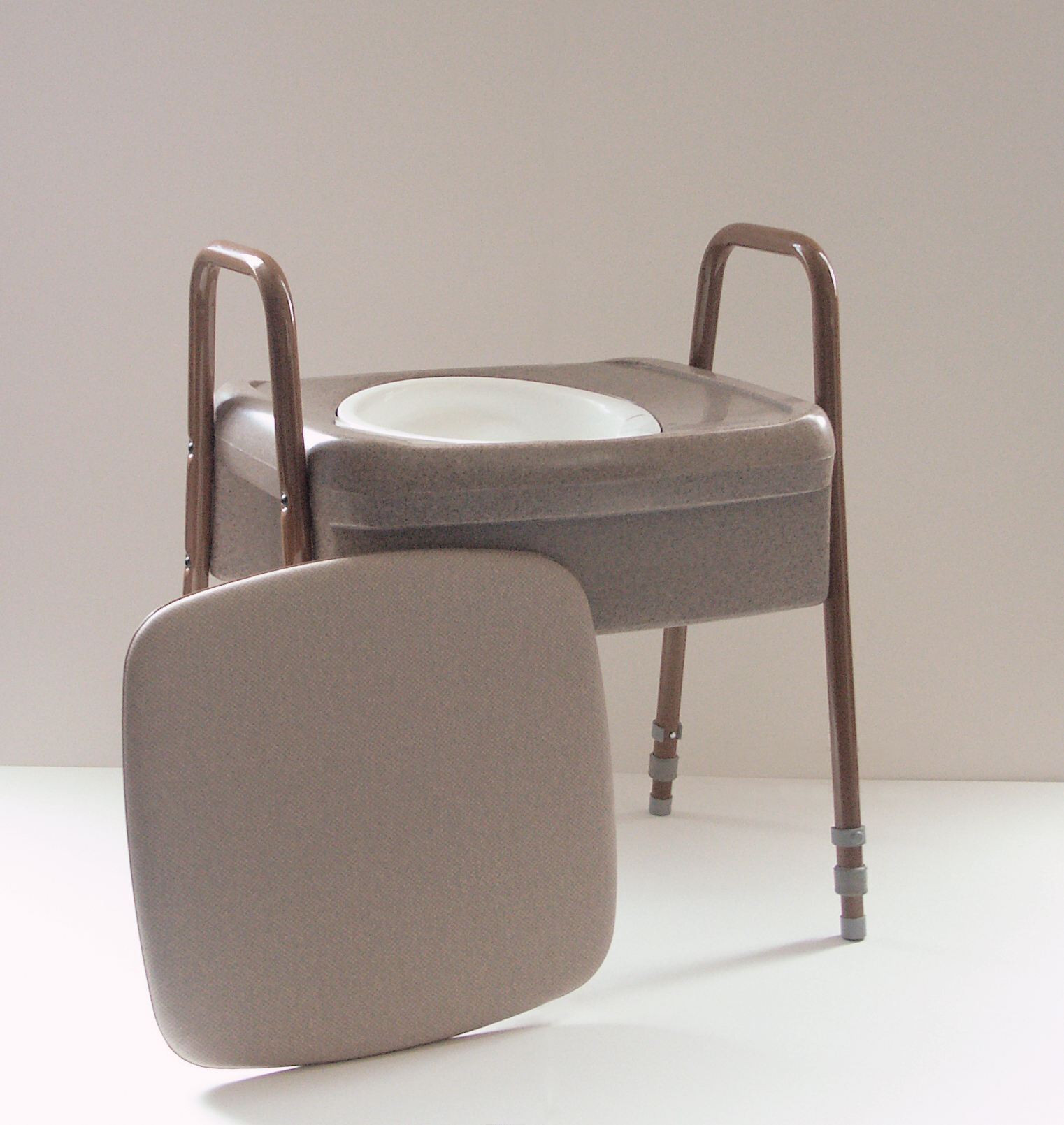 Ashby Commode | Gordon Ellis