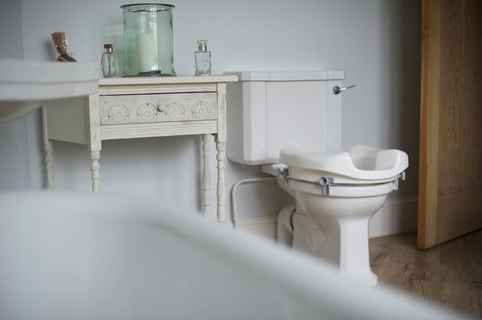 Ashby Raised Toilet Seat | Gordon Ellis